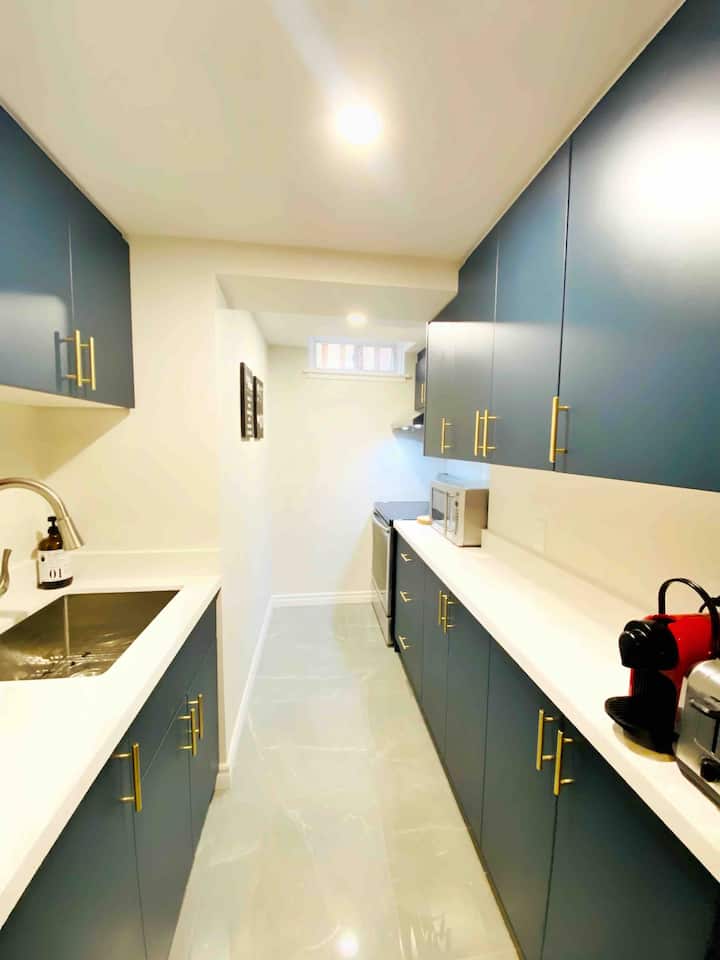 Cozy Queen Suite W/ Private Bath & Seperate Entry - Vaughan