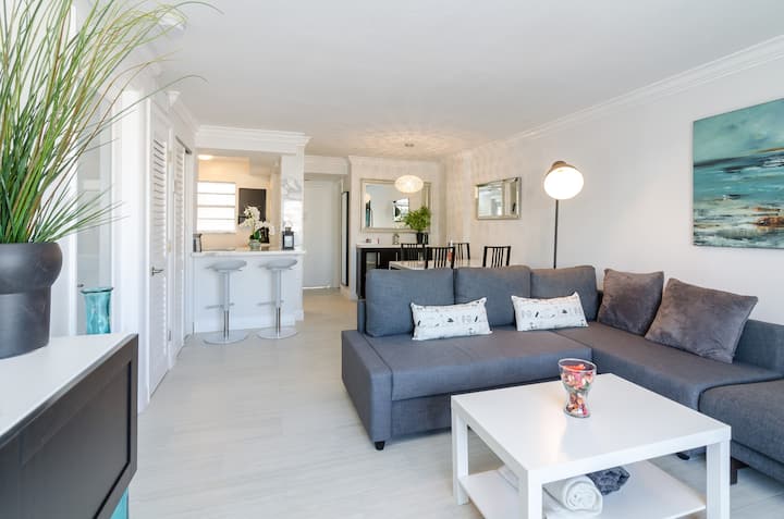 Modern 1 Bdrm Apt On Collins Av With Parking - Miami Beach, FL
