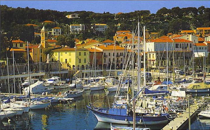 Quiet Courtyard Garden Apartment Next To Harbour - Saint-Jean-Cap-Ferrat