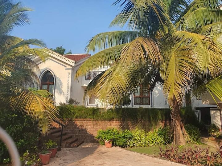 Poolside, Beautiful Surroundings,centrally Located - Goa