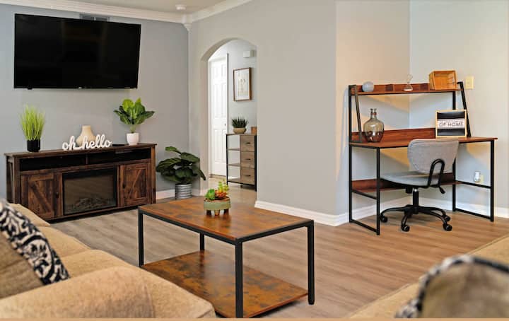 Modern & Cozy 4 Bedroom Home ! - Florence, AL