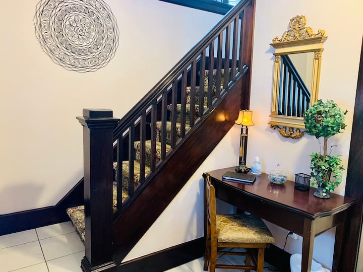 Home King Beds Steps To Google, Wrhn, Perimeter - Kitchener