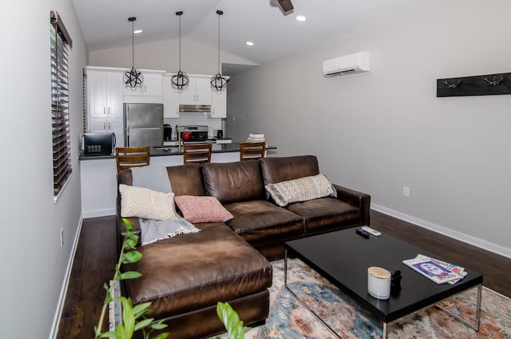 Gorgeous, Newly Constructed Private Guest House Va - Richmond, VA