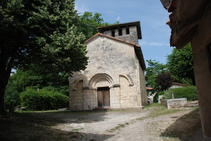 Maison Typique à Coté D'une éGlise Du Xiieme - Ribérac