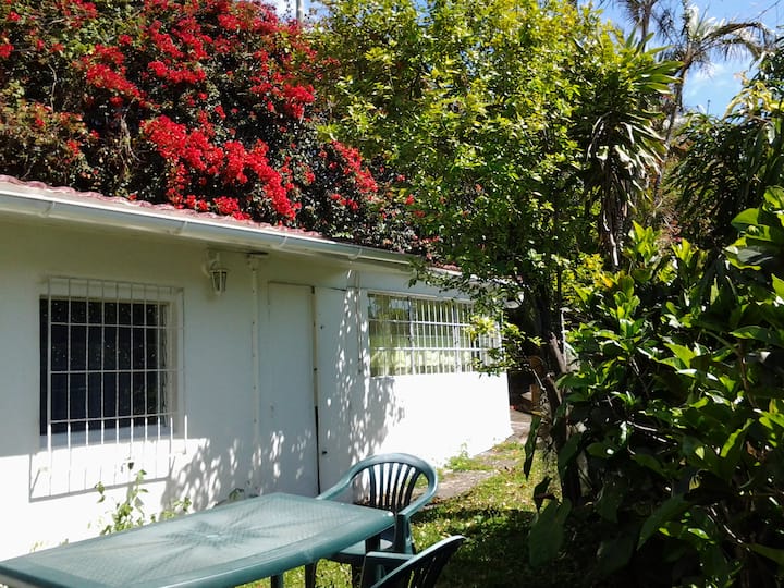 Petite Maison 45 M2 Dans Mini Jardin - Saint-Denis, La Réunion