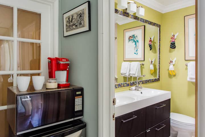 Charming Guest Suite W/private Entrance/patio/bath - Santa Monica, CA