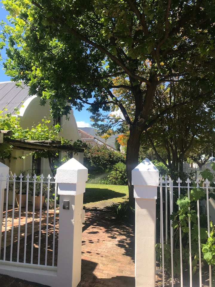 Chinta, Hermanus Walk Totown/power Inverter - Hermanus