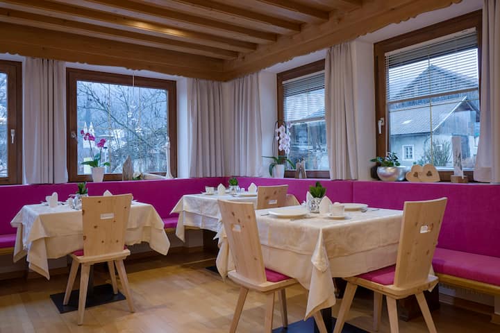 B&b, Your Place To Be This Summer - Burgusio