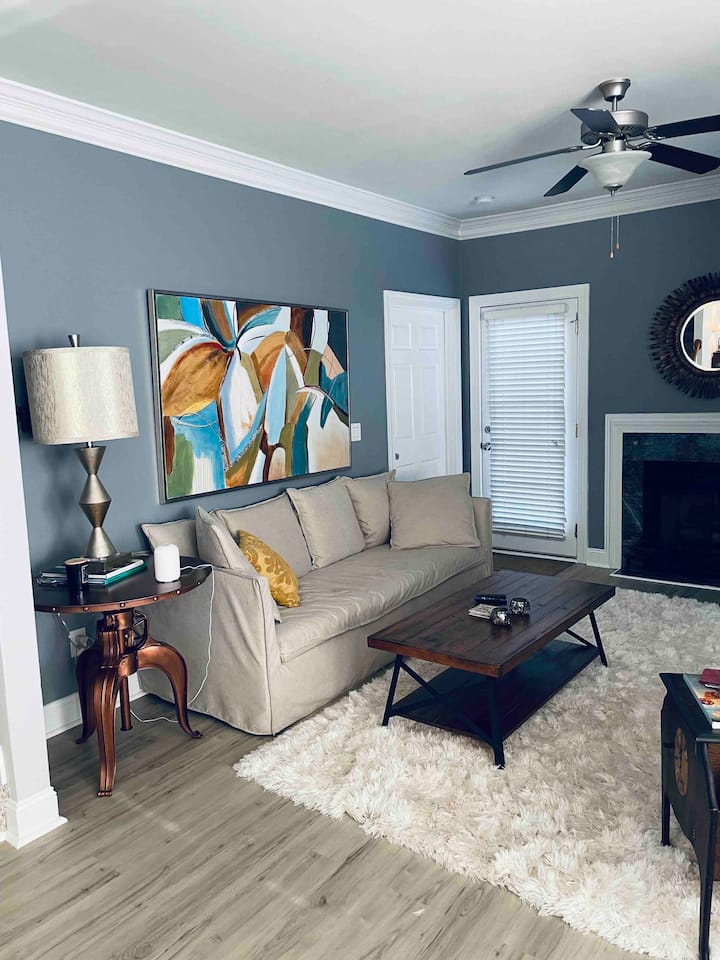 Charming Townhome - Centrally Located Near Ptia - High Point, NC