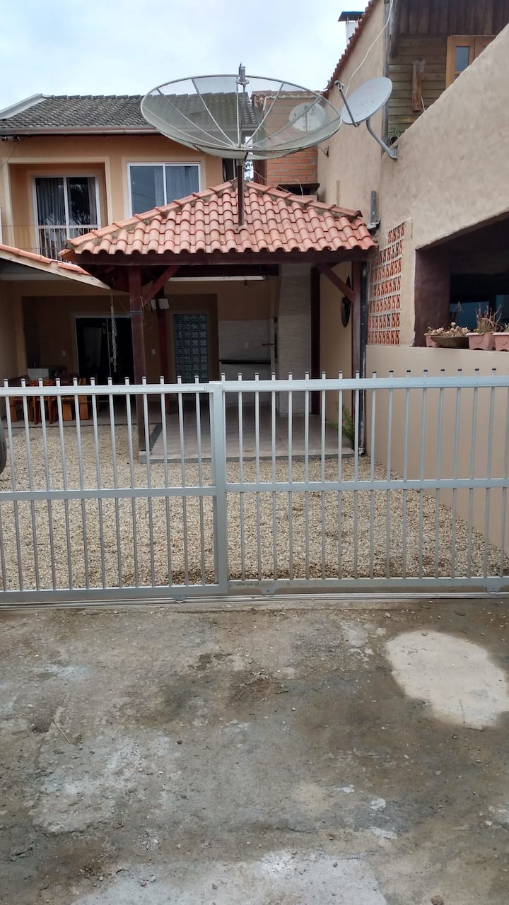Bombinhas Canto Grande - Casa 6 Pax - Cod 291 - Bombinhas
