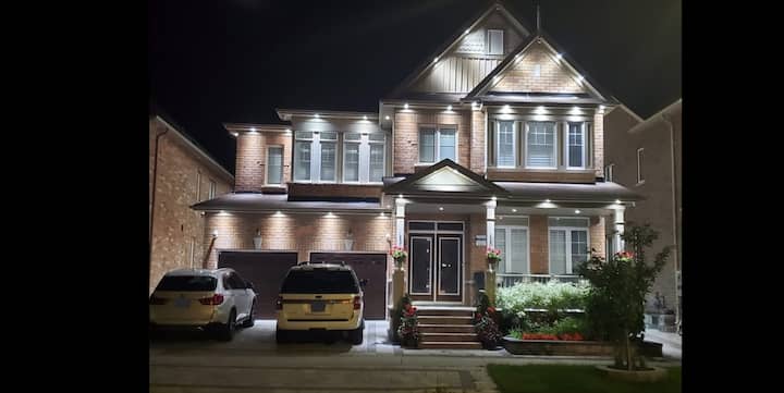 3 Bdrm 3 Full Bath W/d Brampton/toronto, Sleeps 16 - Brampton
