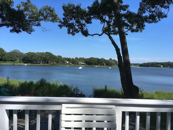 Charming Updated Waterfront Home - Cutchogue, NY