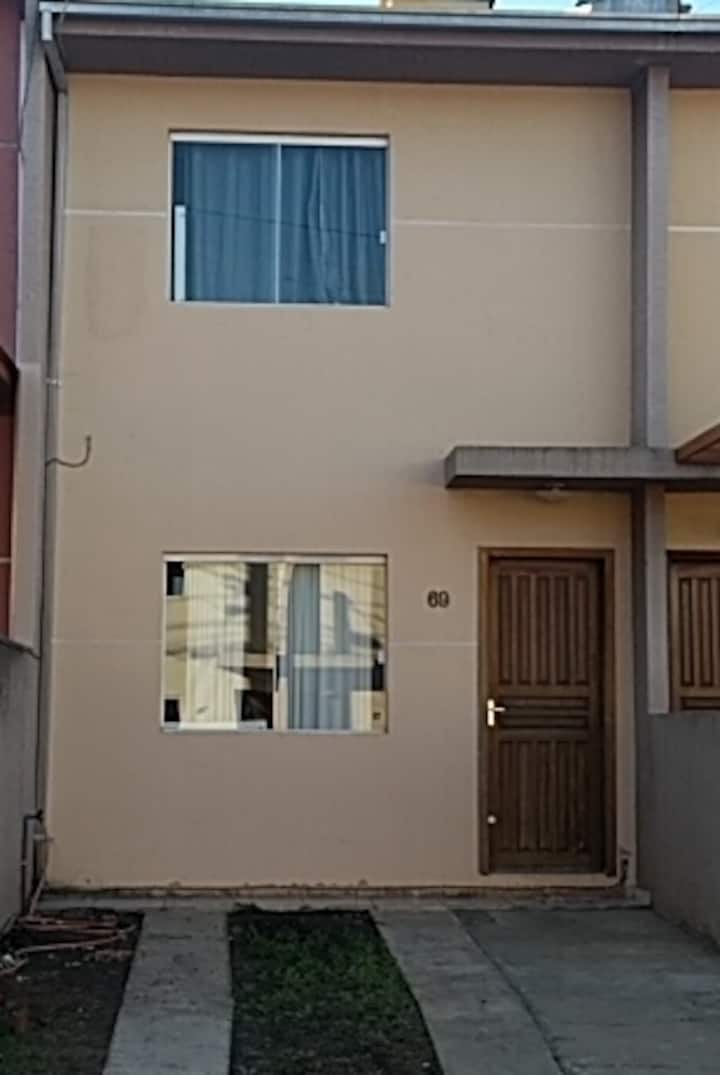 Sobrado Completo, Bem Localizado - Ponta Grossa