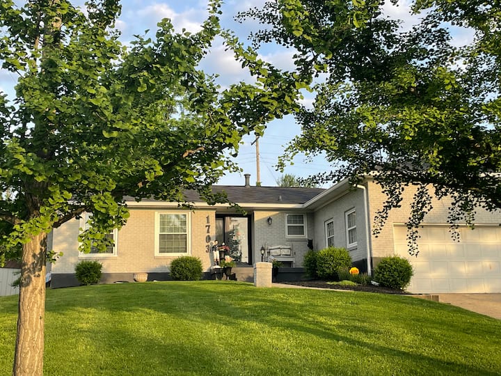 Family Friendly Sleeps 10-12 - Louisville, KY