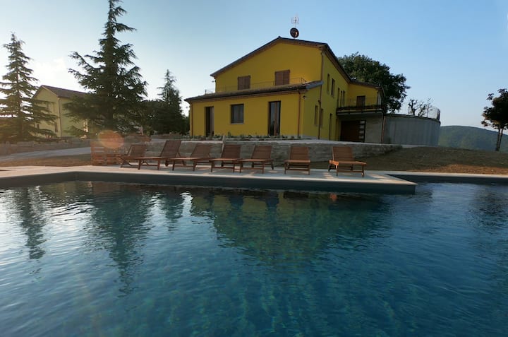 La Cerqua Agriturismo - Il Campo Grande - Pergola