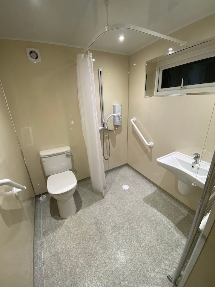 Double Room In Quiet House 2 Mins Walk To Bae - Barrow-in-Furness