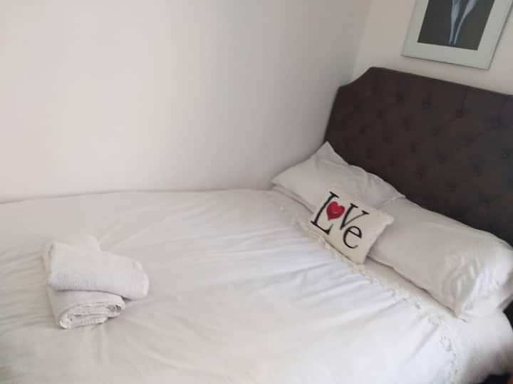 Lovely Single Bedroom In A Quiet House - Nottingham