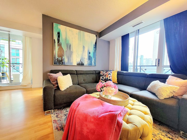 3 Bdr+2 Bth + Free Parking - Large Downtown Condo - Toronto