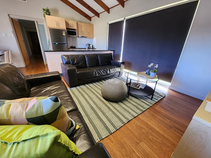 Spacious Upstairs 3 Bedroom Apartment In Ethelton - Adelaide