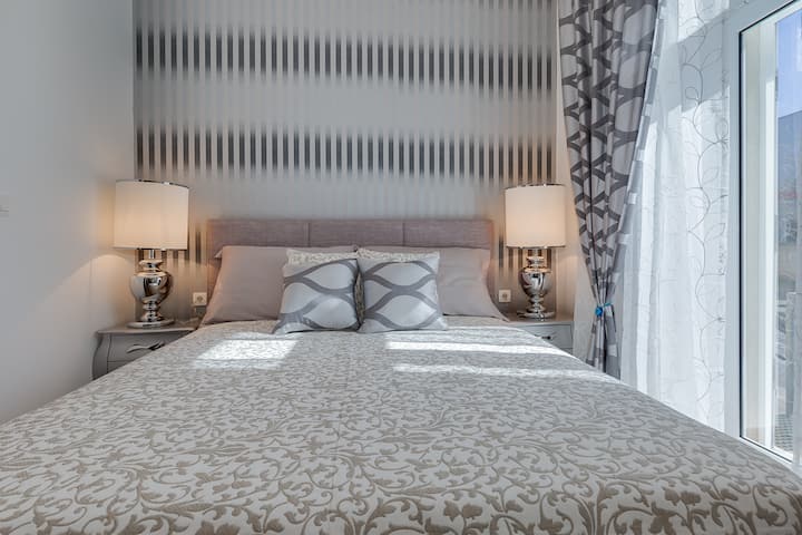 Kolovare City Beach Apartment #Free Parking - 札達爾