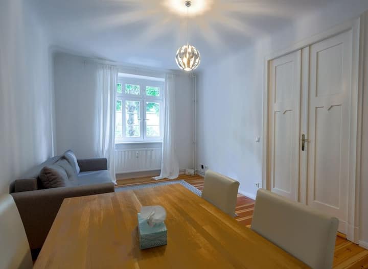 3 Room Furnished Altbao High Ceiling Apartment - Berlin