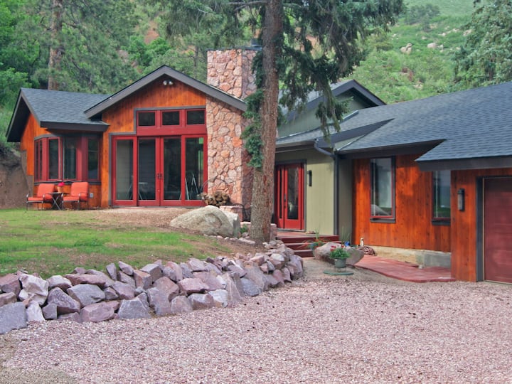 Elite Mountain Escape, Fireplaces , Hot Tub, Views - Woodland Park, CO