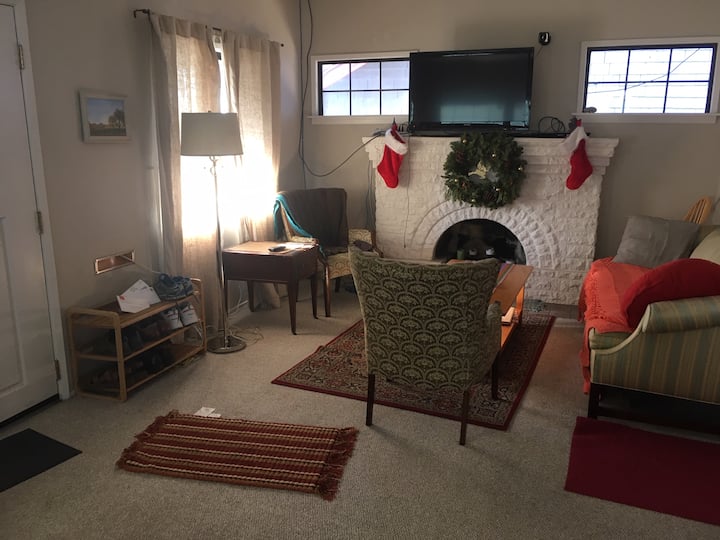 Private Bedroom In Oakland Craftsman - Oakland, CA