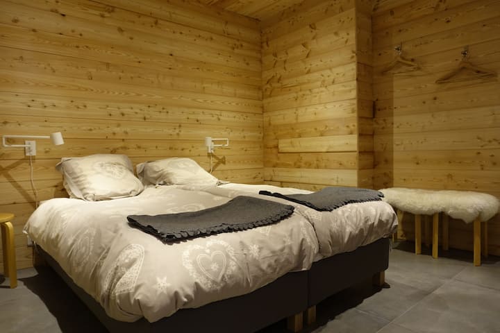 Chambre Dans Chalet Au Centre Du Village - Valmeinier