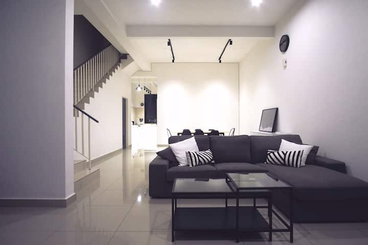 Mount Austin The Minimalist Home (13 Pax) - 新山