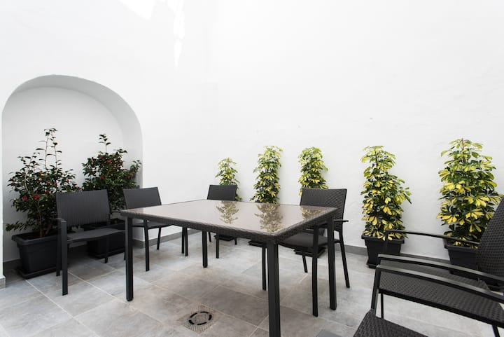 Muy Centrico, Gran Patio Y Acogedor - Camas