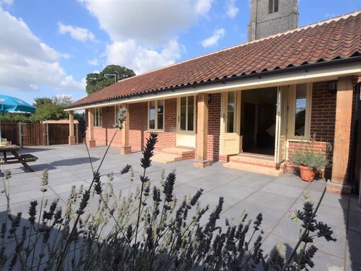 Five Church View Stables - Horning
