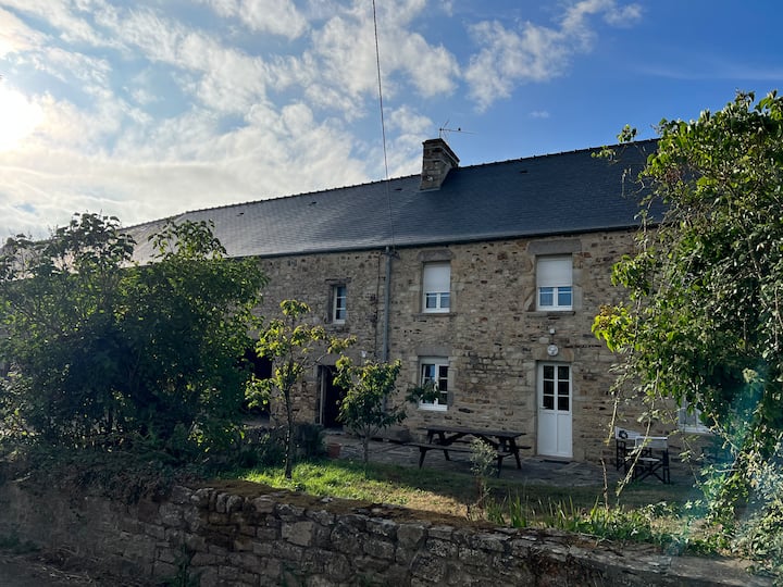 Gîte Bord De Mer, Pierres, Authentique, 12 Places - Portbail