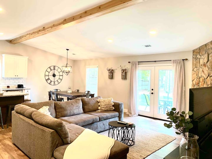 Cozy 3-bed Ranch Retreat | 2 Baths, Wifi, Garage - Greenville, SC