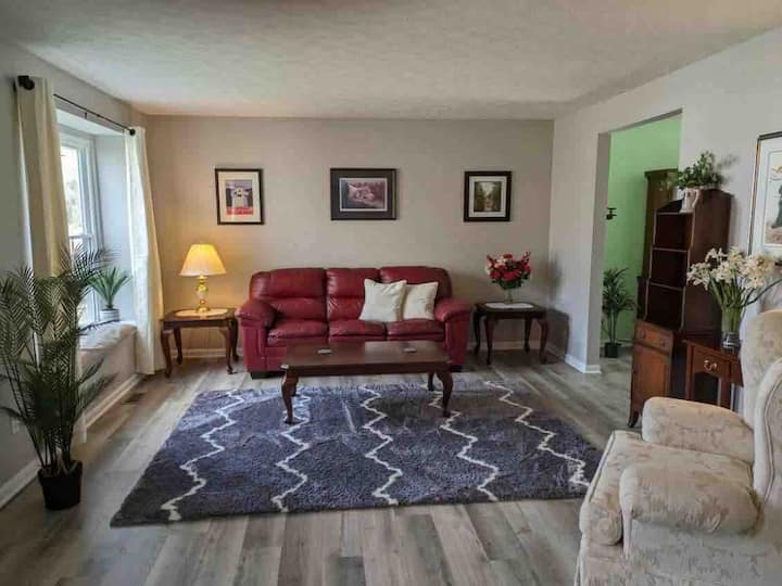 Woodsy Retreat With Hot Tub Close To Grand Park - Carmel, IN