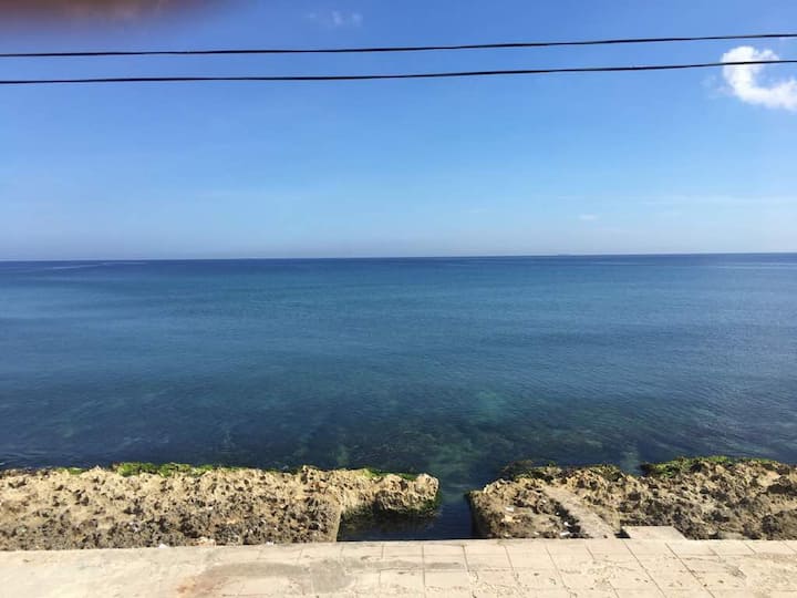 Villa Bustamar, Casa Frente Al Mar,reparto Nautico - Havana