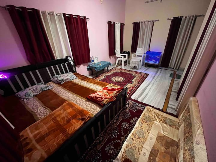Premium Room Near Kashi Vishwanath & Kedar Mandir - Varanasi