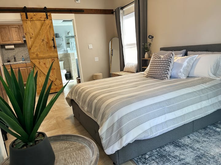 Downtown Studio K - Bakersfield, CA