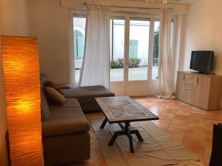 Modern, Sunny 1-br Apt, Minutes To Un-cern-airport - Saint-Genis-Pouilly
