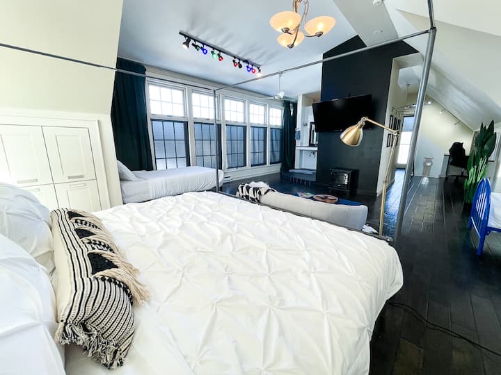 The Craftsman | Longstays | Fenced Yard | Garage - Minneapolis, MN