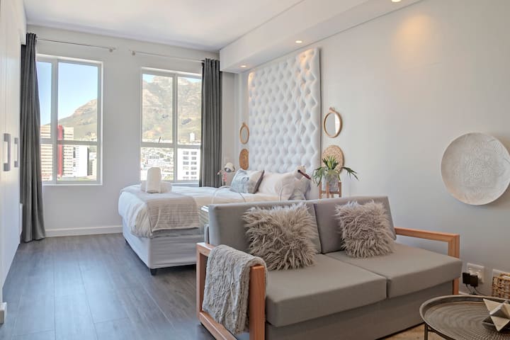 * Afro Chic Design Apartment + Pool & Parking * - Le Cap