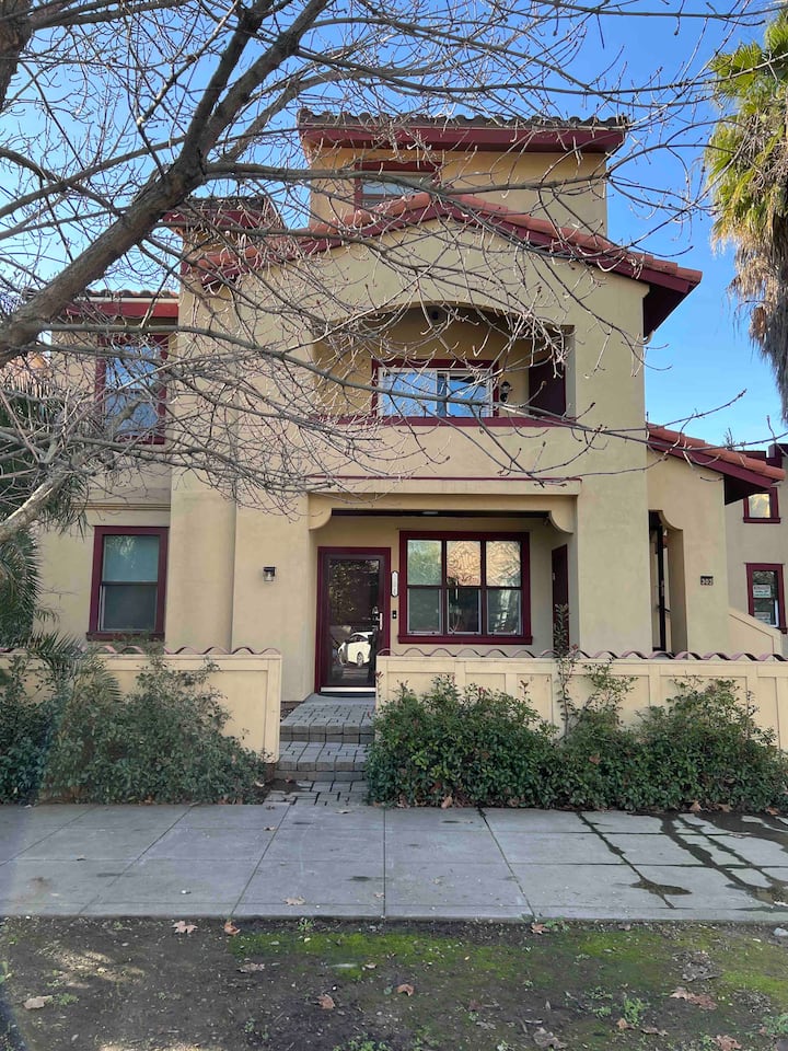 3 Bedroom Love Villa, Romantic Or Family - Sacramento, CA