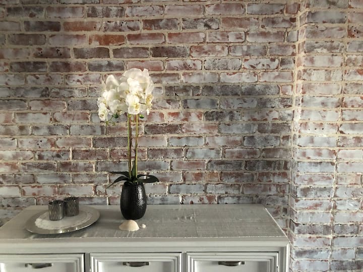 Lovely Downtown Condo W/parking - 스탬퍼드