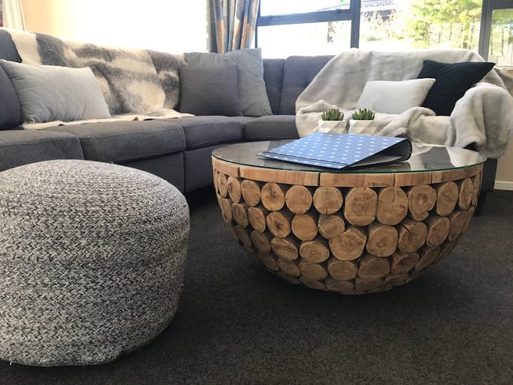 Sunny, Relaxing National Park Home, Sleeps 8 - National Park - New Zealand