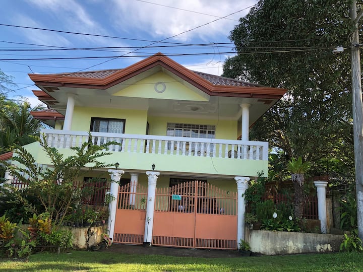 2nd Floor 2 Bedroom House , Very Clean And Looks New With Spacious Balcony.close To Supermarket,about 25 Minutes From The Airport And 15 Minutes From The Port,30 Minutes From The Beautiful Panglao Beach - Antequera (Philippines)