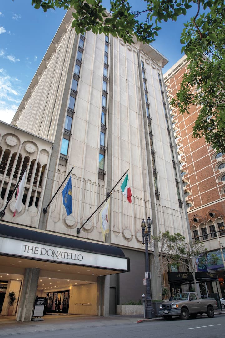 The Donatello - Accessible King Roll In - Aquarium of the Bay