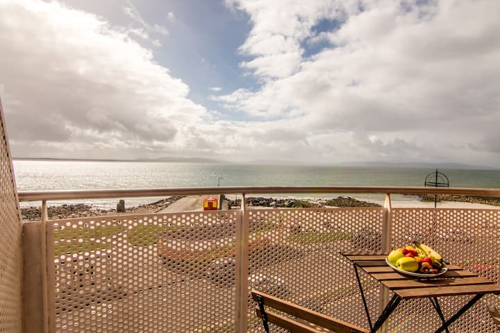 2 Bedroom Apartment With Stunning Sea View - Galway