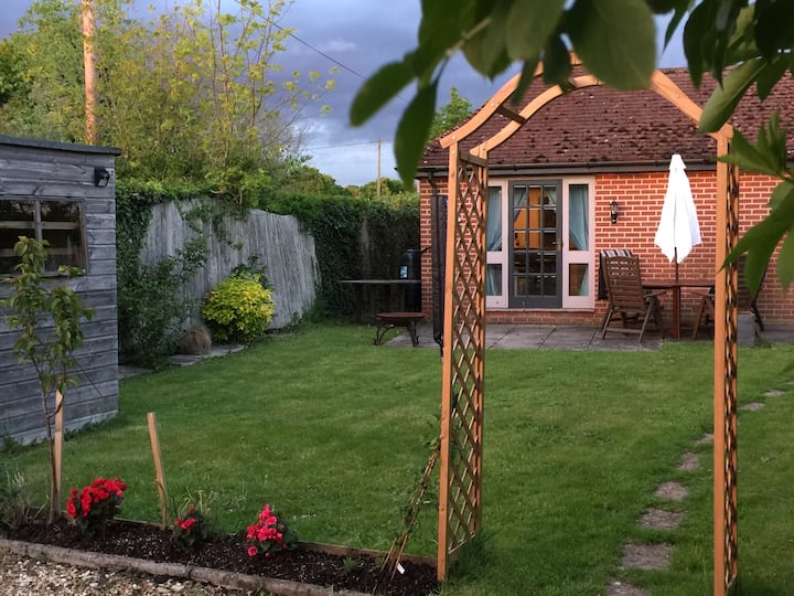 Two Bedroomed Cottage On New Forest Doorstep - Ringwood