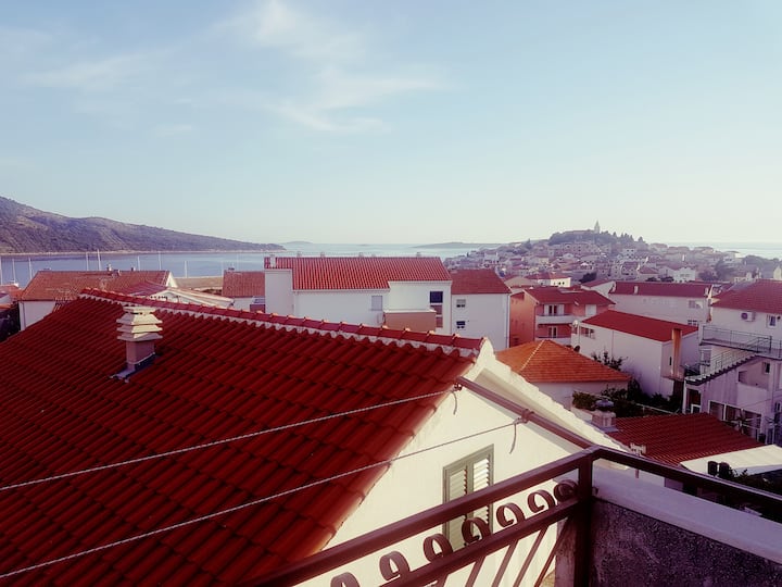 Lumi 1 , Close To The Center - Primošten