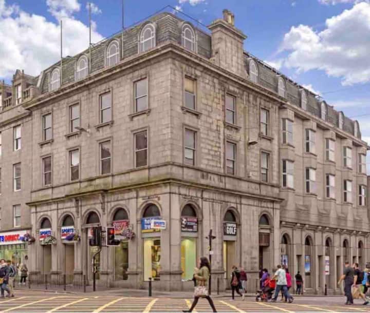 Twin Identical Flats For Workers (No Party) - Aberdeen