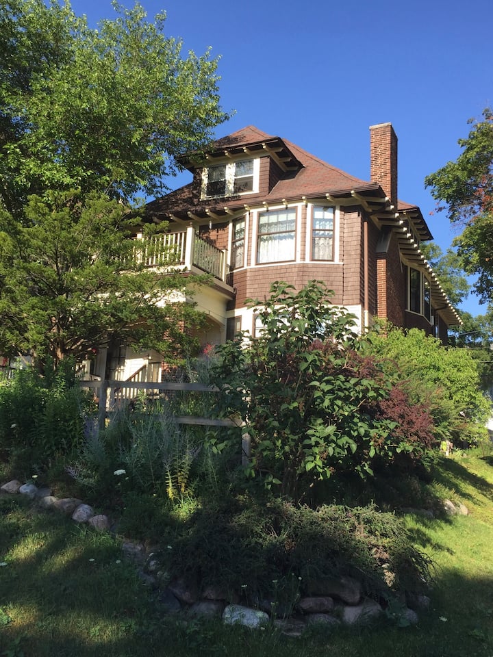Charming Milwaukee Flat - ミルウォーキー, WI